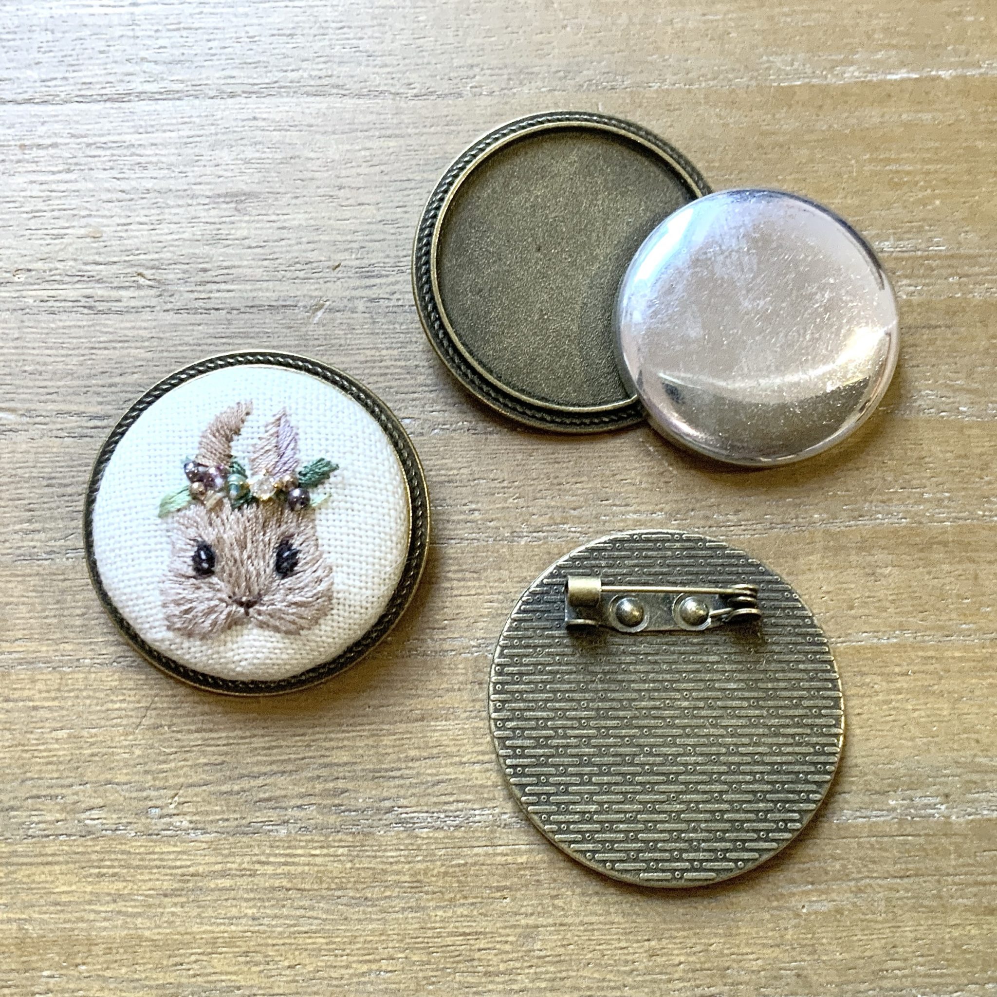 マグネットボタンを丁寧につけてみよう | Animal embroidery forum